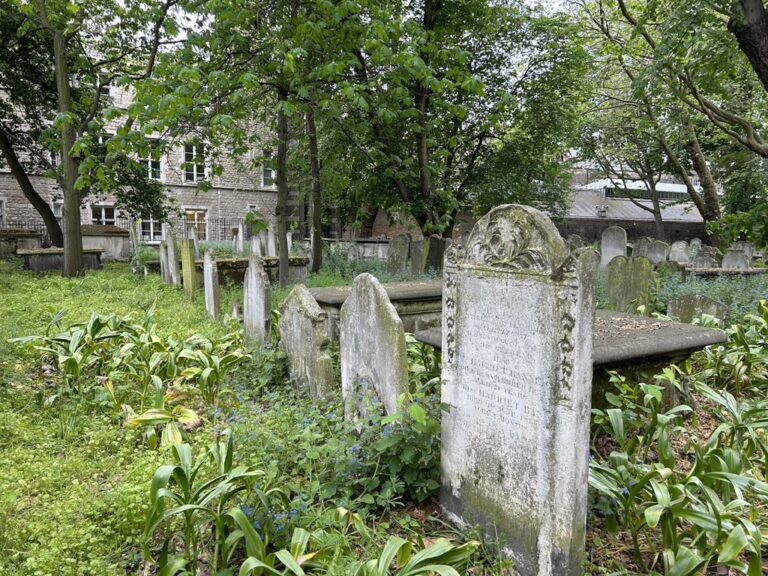 Bunhill Fields Burial Ground – About London Laura - London and Beyond